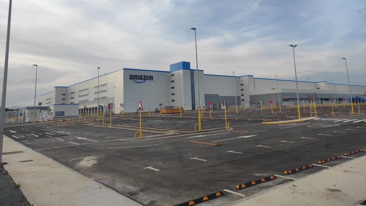 Amazon inaugura un centro logístico en Castellón - Metros2